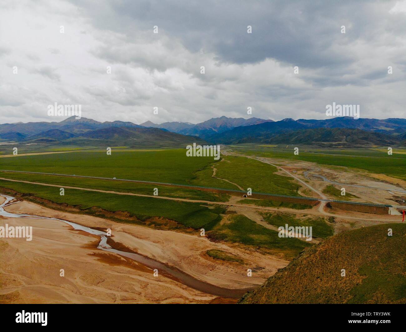 Mountain forest scenery hi-res stock photography and images - Alamy