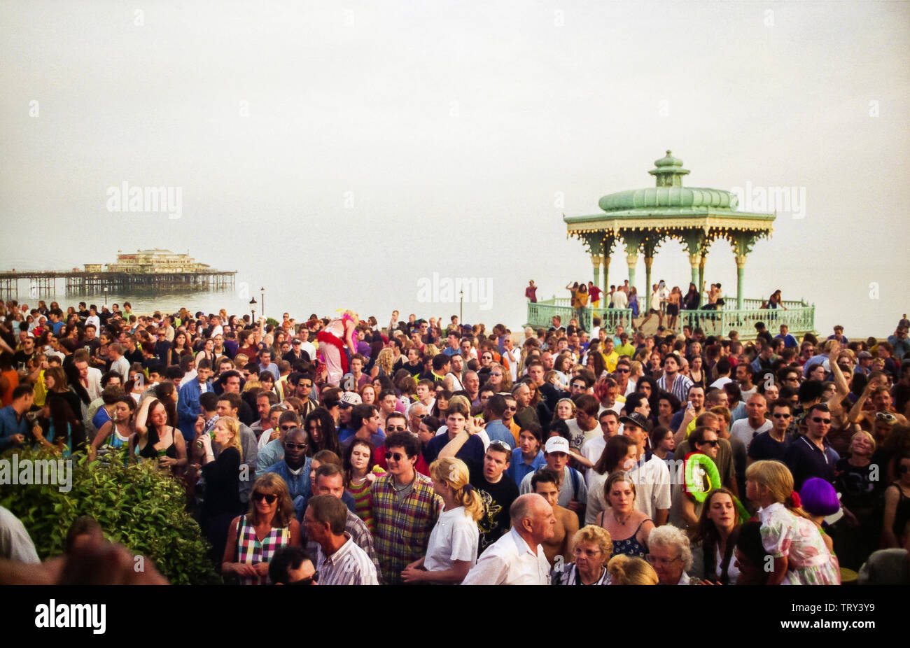 Uk rave 90s hi-res stock photography and images - Alamy