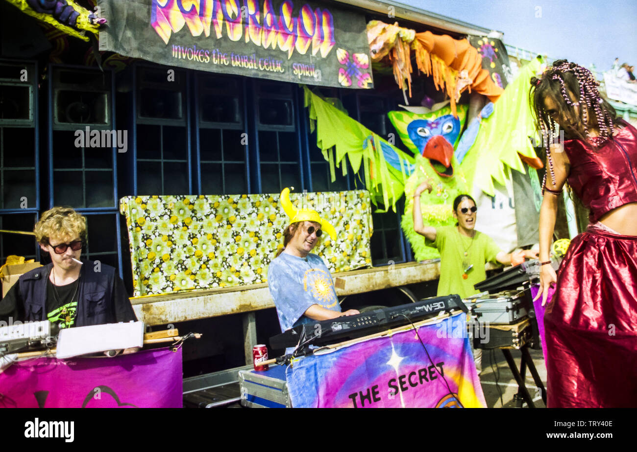 Uk rave 90s hi-res stock photography and images - Alamy