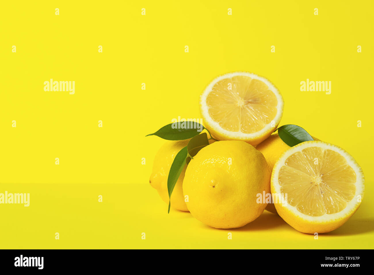 Lemon slides hi-res stock photography and images - Alamy