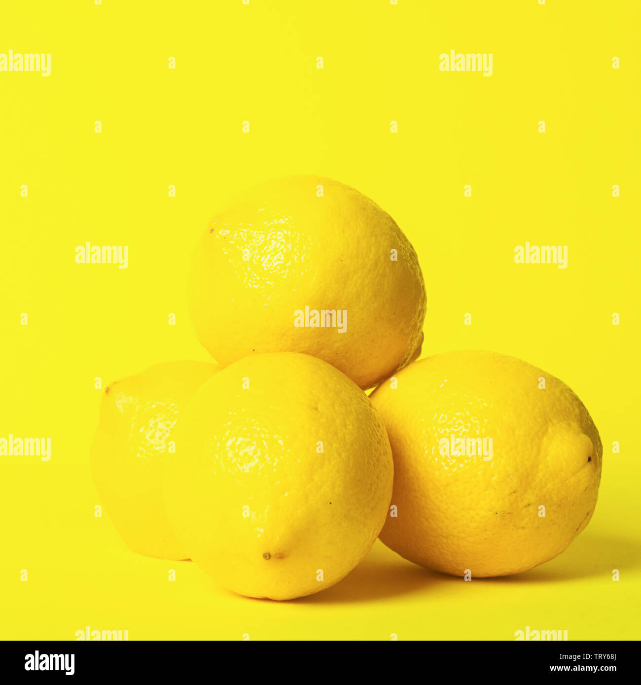 Lemon slides hi-res stock photography and images - Alamy