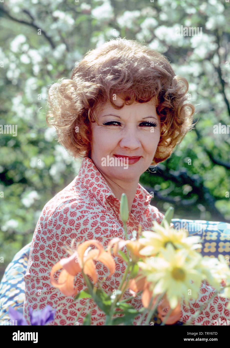 Liselotte Pulver in the 1970s in the garden of her house near Lausanne ...
