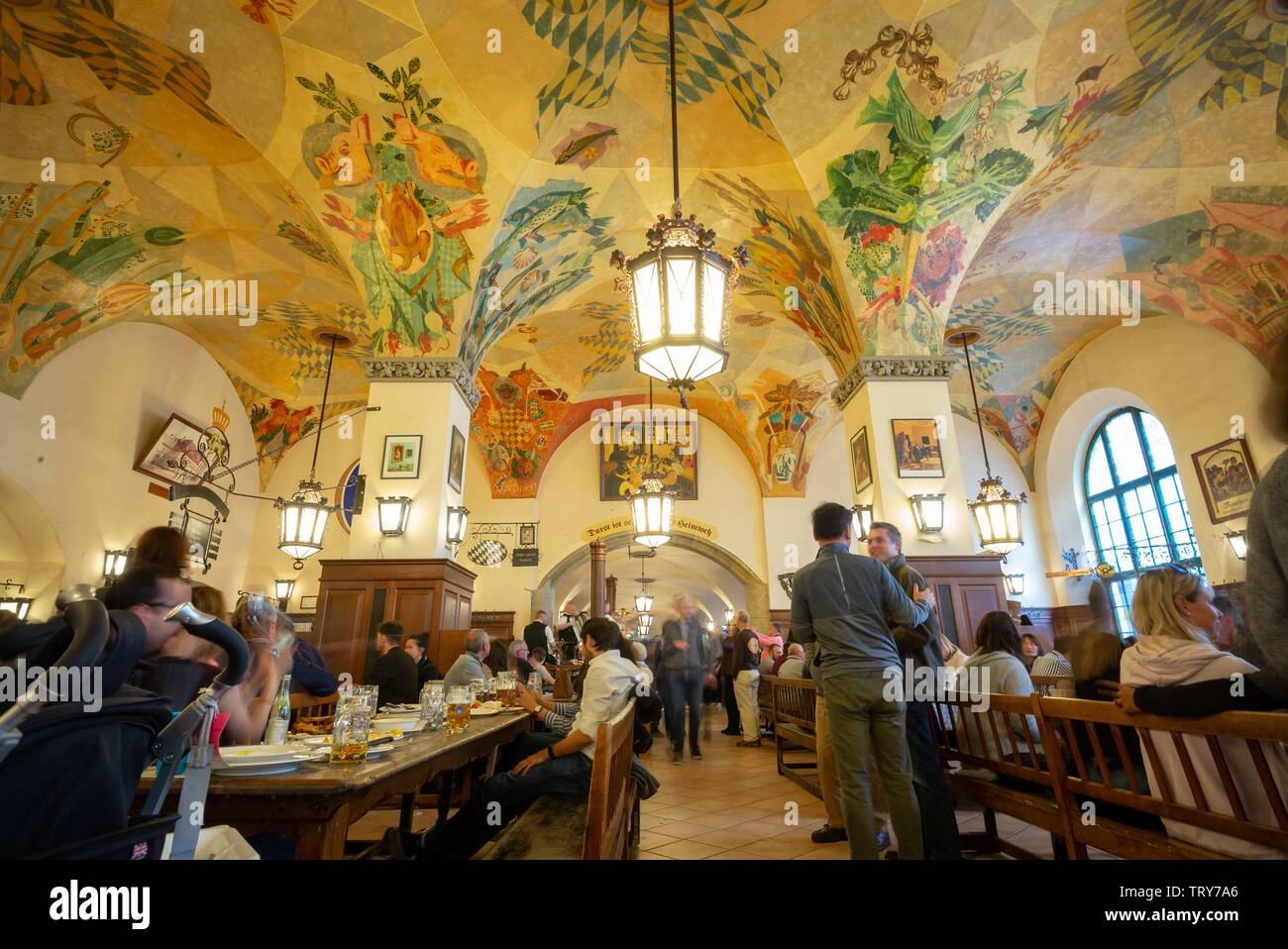 The drinking hall in the historic Hofbräuhaus in the centre of the ...