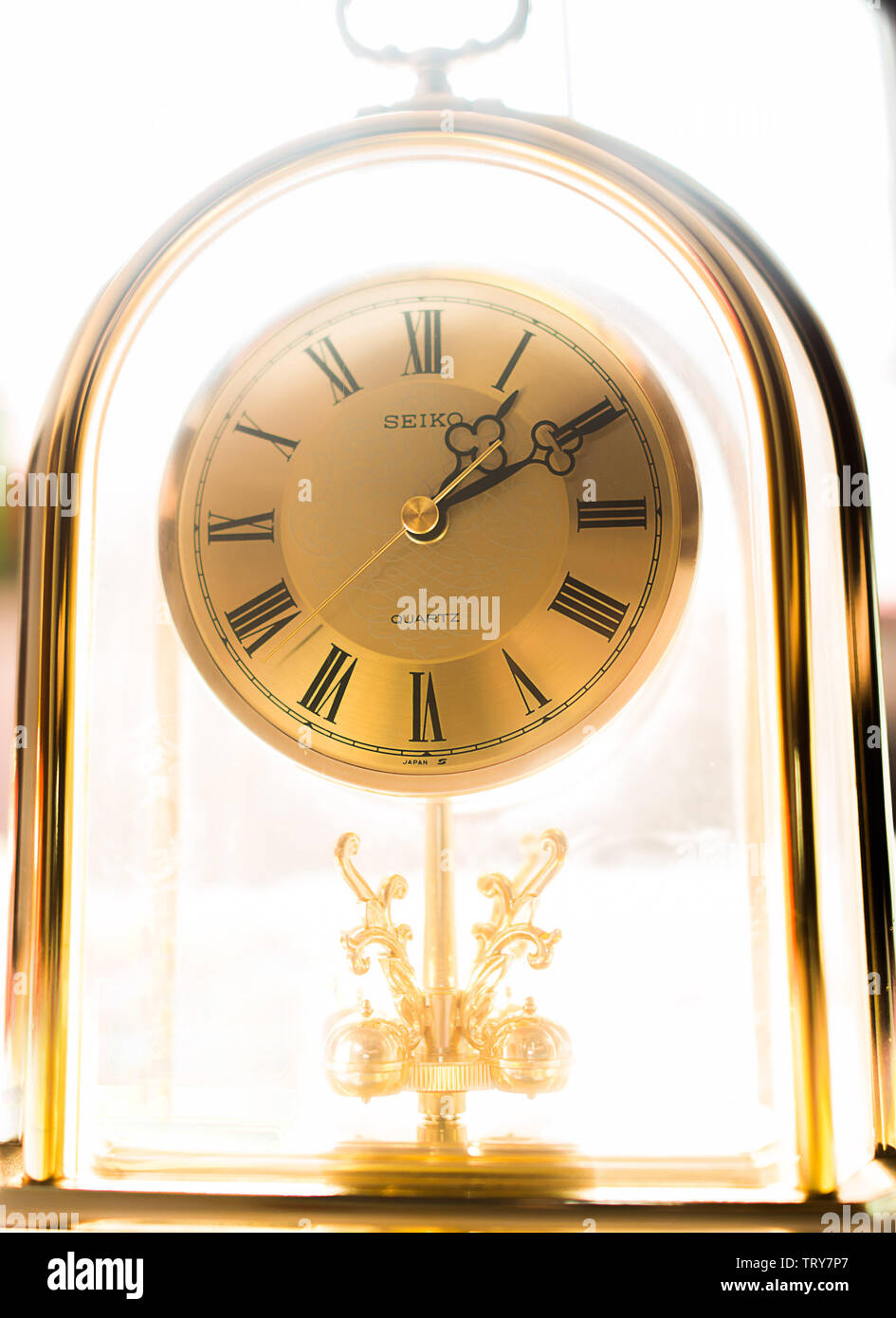Analogues clock hi-res stock photography and images - Alamy