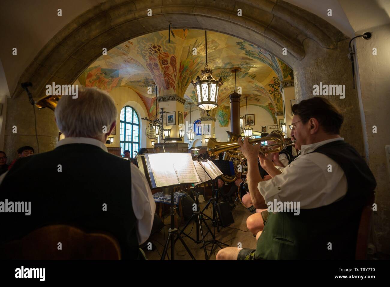 The drinking hall in the historic Hofbräuhaus in the centre of the ...