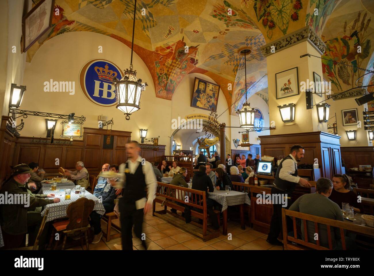 The drinking hall in the historic Hofbräuhaus in the centre of the ...