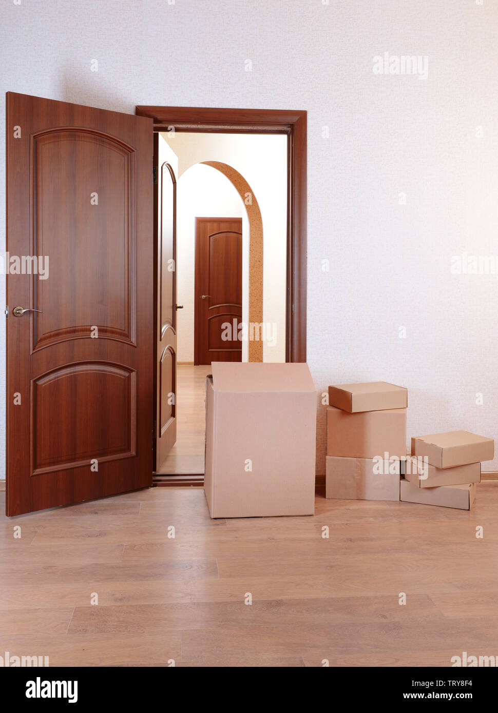Empty rooms with stack of cartons: moving house concept Stock Photo - Alamy
