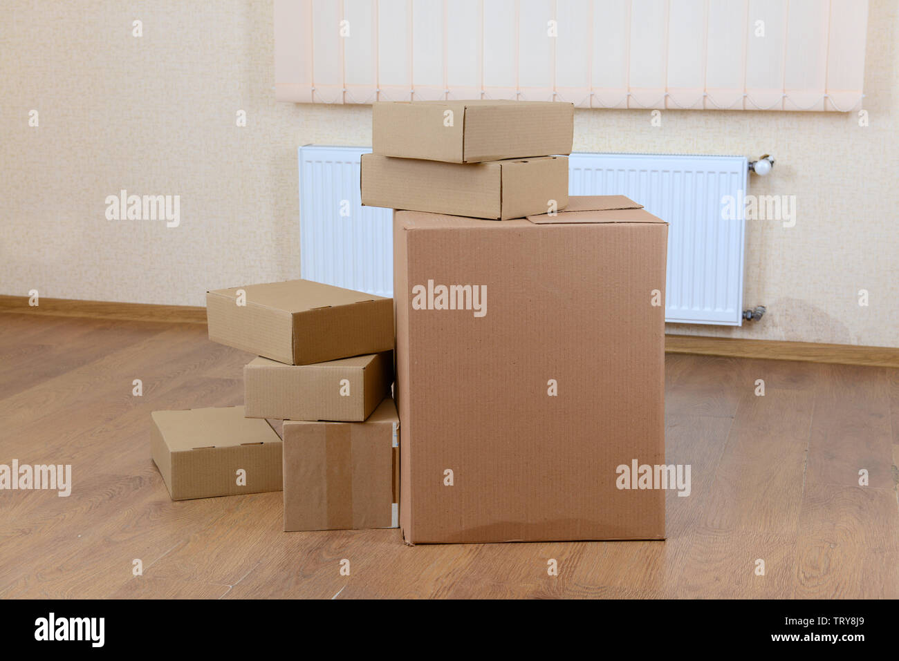 Empty room with stack of cartons: moving house concept Stock Photo - Alamy