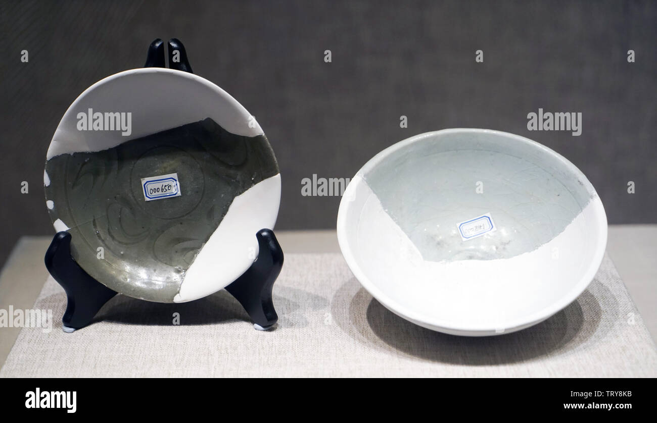 Ming Dynasty porcelain Stock Photo - Alamy