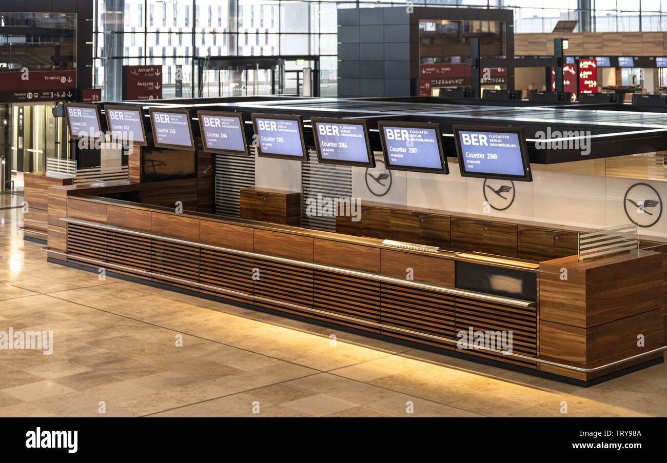 Monster train transport hi-res stock photography and images - Alamy