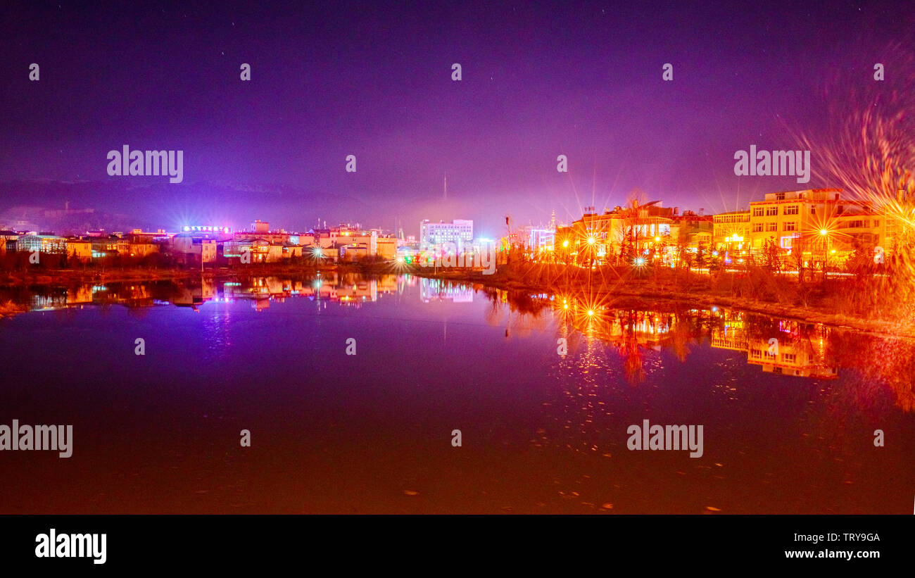 Zhongdian shangri la valley valley hi-res stock photography and images ...