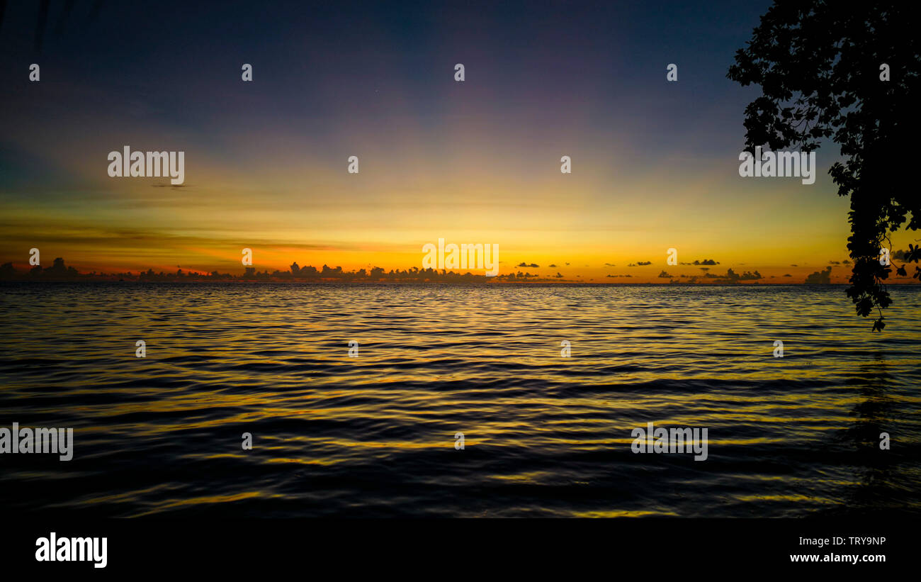 Amazing sunrise on the sea, glorious lights Stock Photo - Alamy