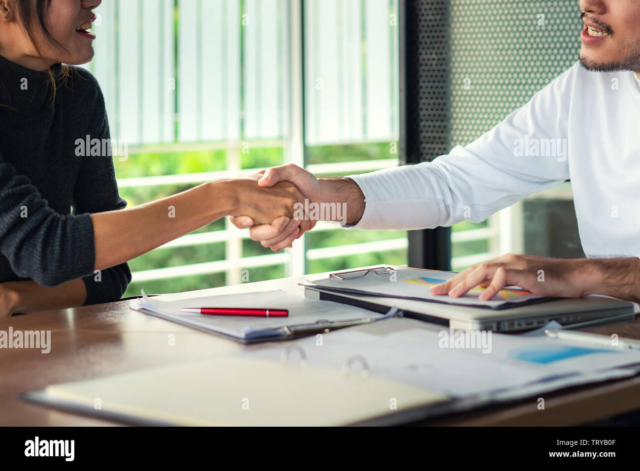 Partnership agreement negotiation business hi-res stock photography and ...