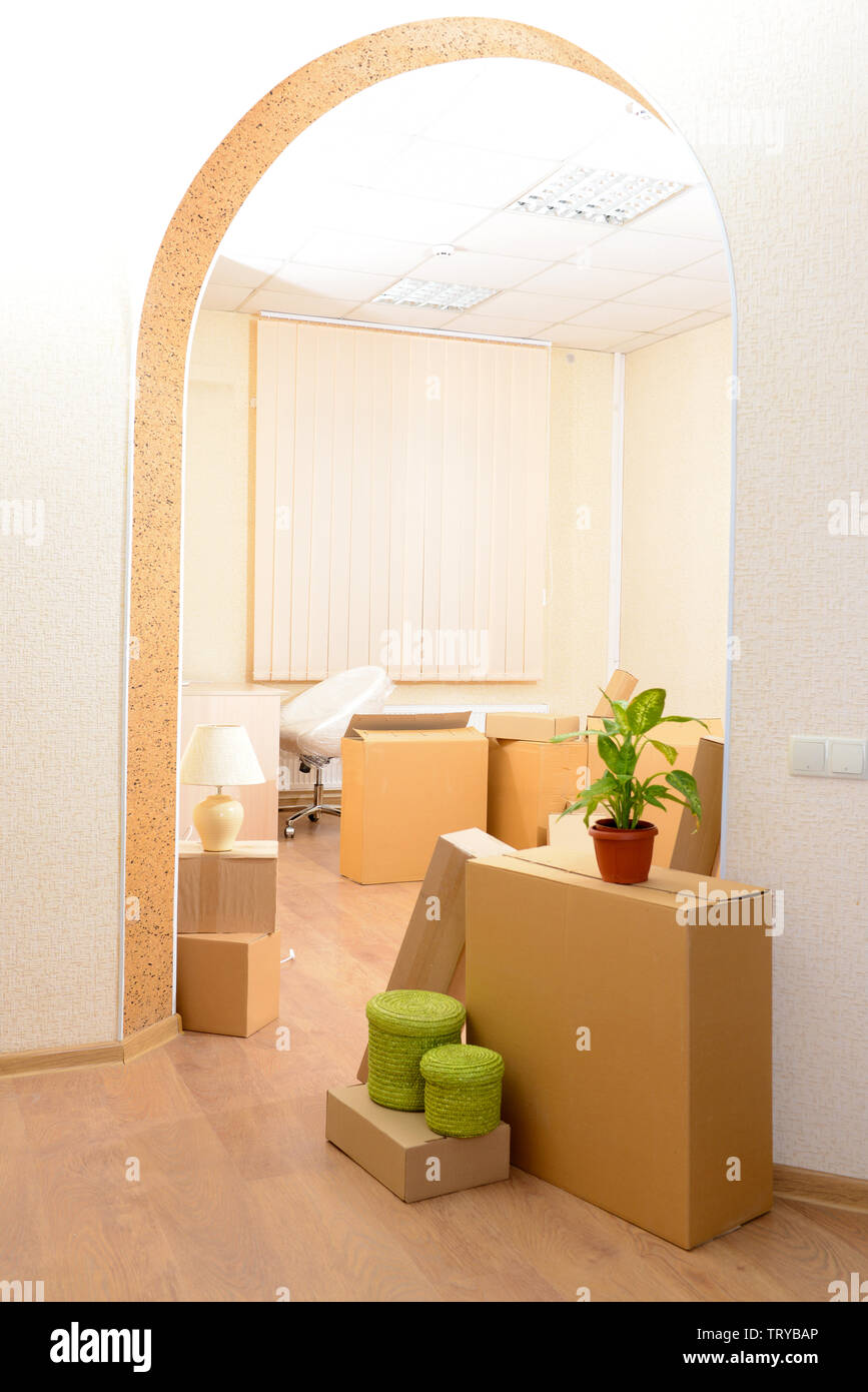 Empty room with stack of cartons: moving house concept Stock Photo - Alamy