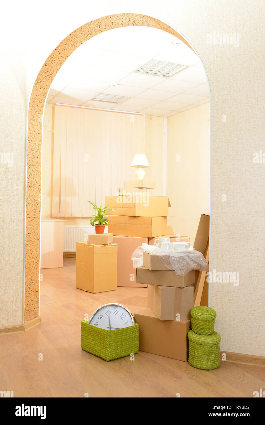 Empty room with stack of cartons: moving house concept Stock Photo - Alamy