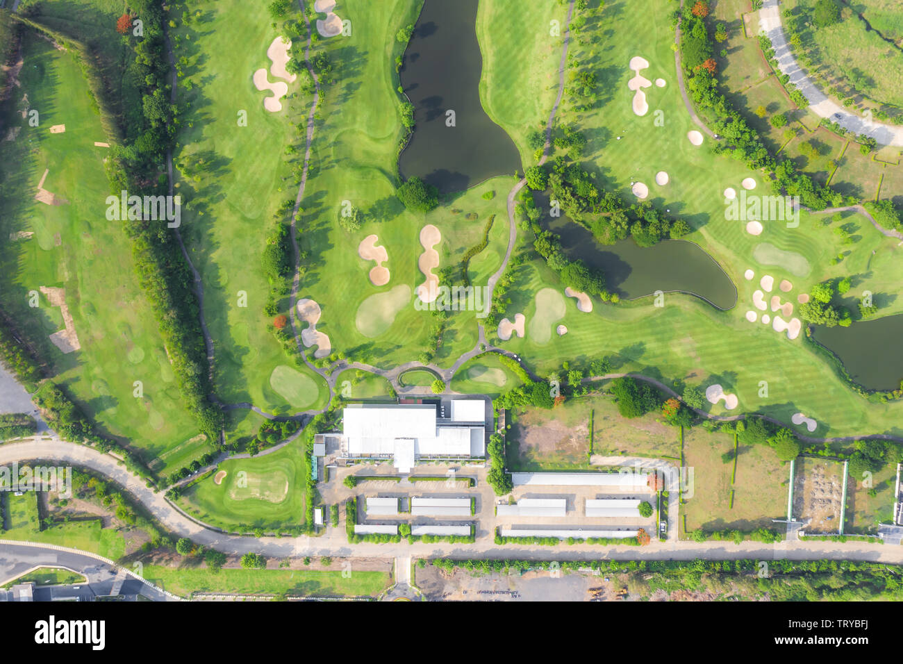 Aerial view of golf hole hi-res stock photography and images - Alamy