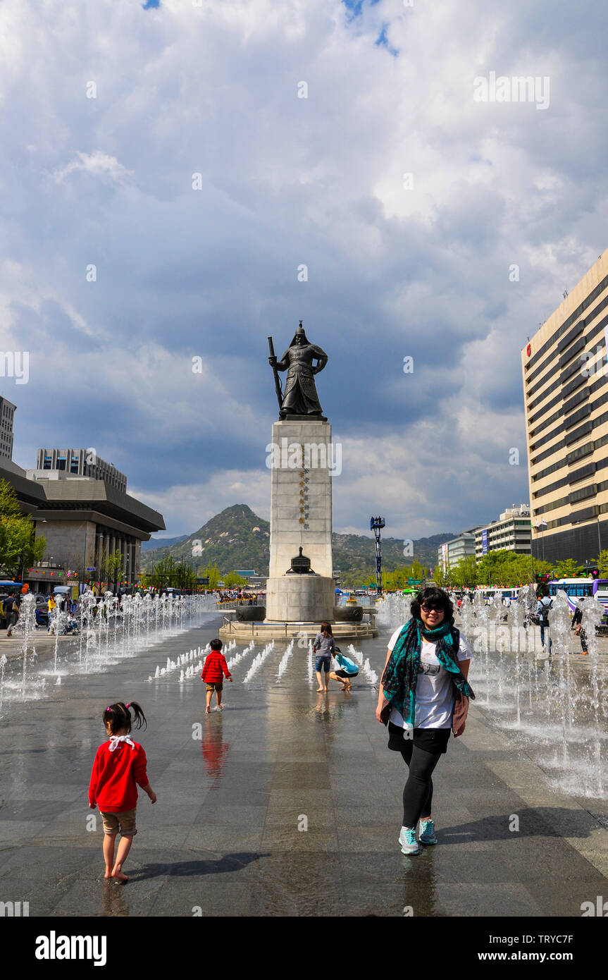 Seoul, Korea, 1st, May, 2013. Statue of Admiral Yi Sun-sin with the 12. ...