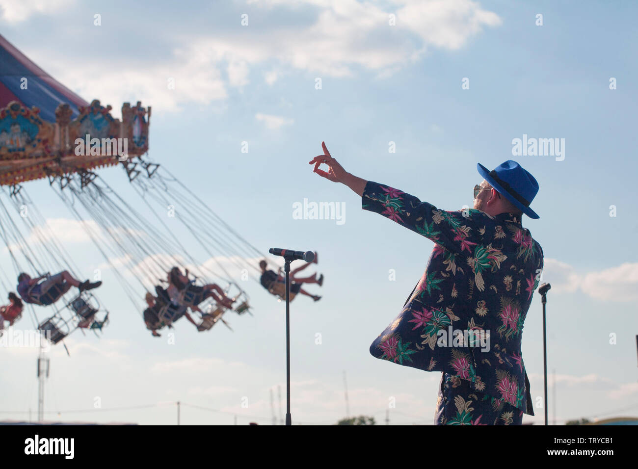 London rave dj hi-res stock photography and images - Alamy