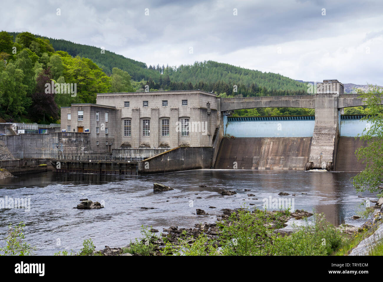 Pitlochry hydroelectric power station and dam, River Tummel, Perth ...
