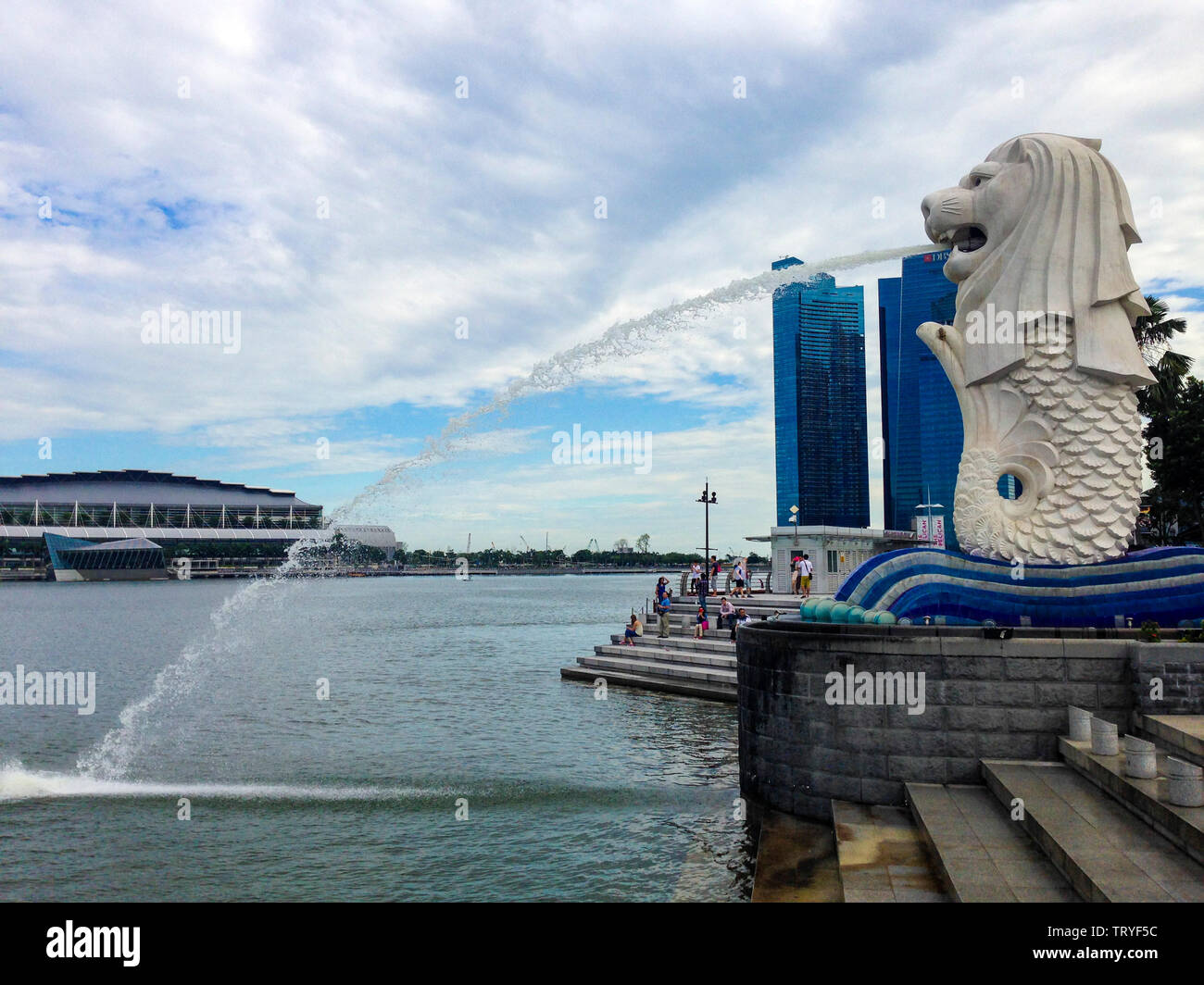 White merlion singapore hi-res stock photography and images - Alamy