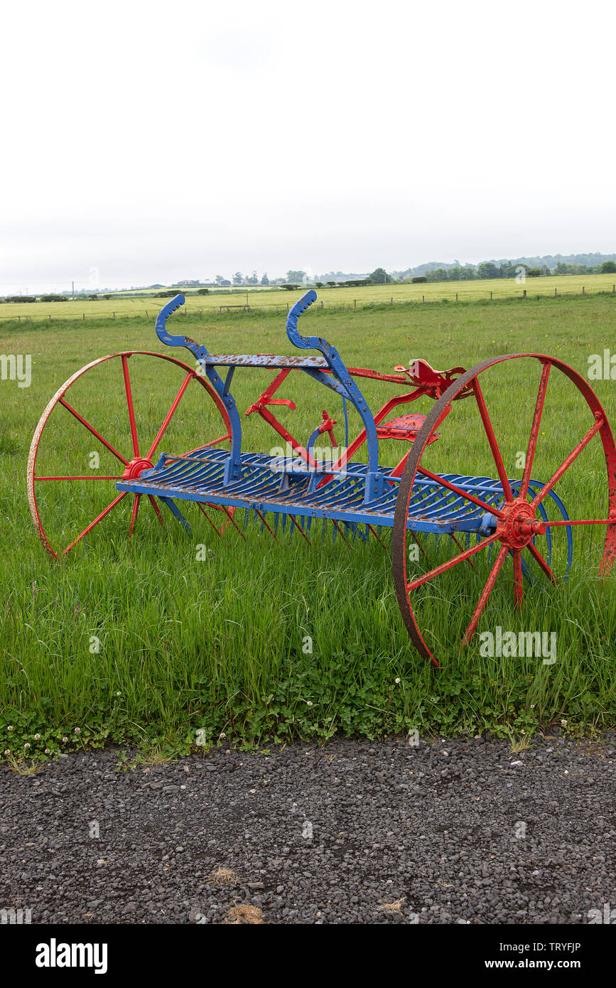 Horse drawn hay rake hi-res stock photography and images - Alamy