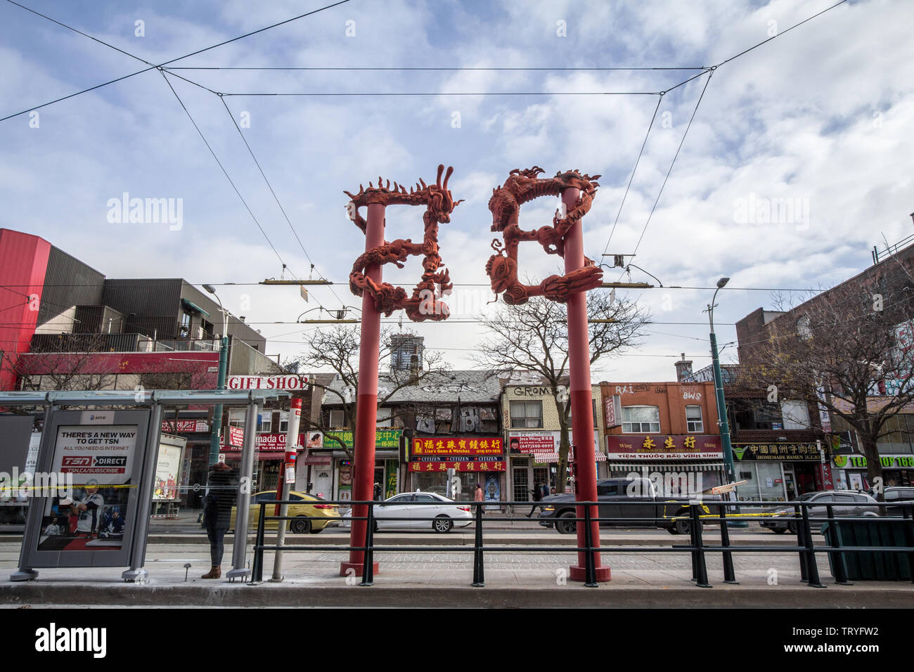 Dragon gates hi-res stock photography and images - Alamy