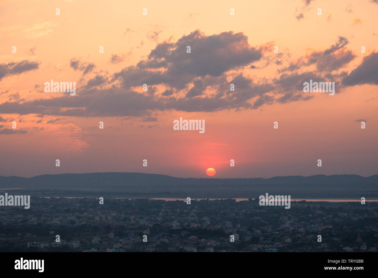 Sunset scenery of the Mandalay Mountains in Myanmar Stock Photo - Alamy
