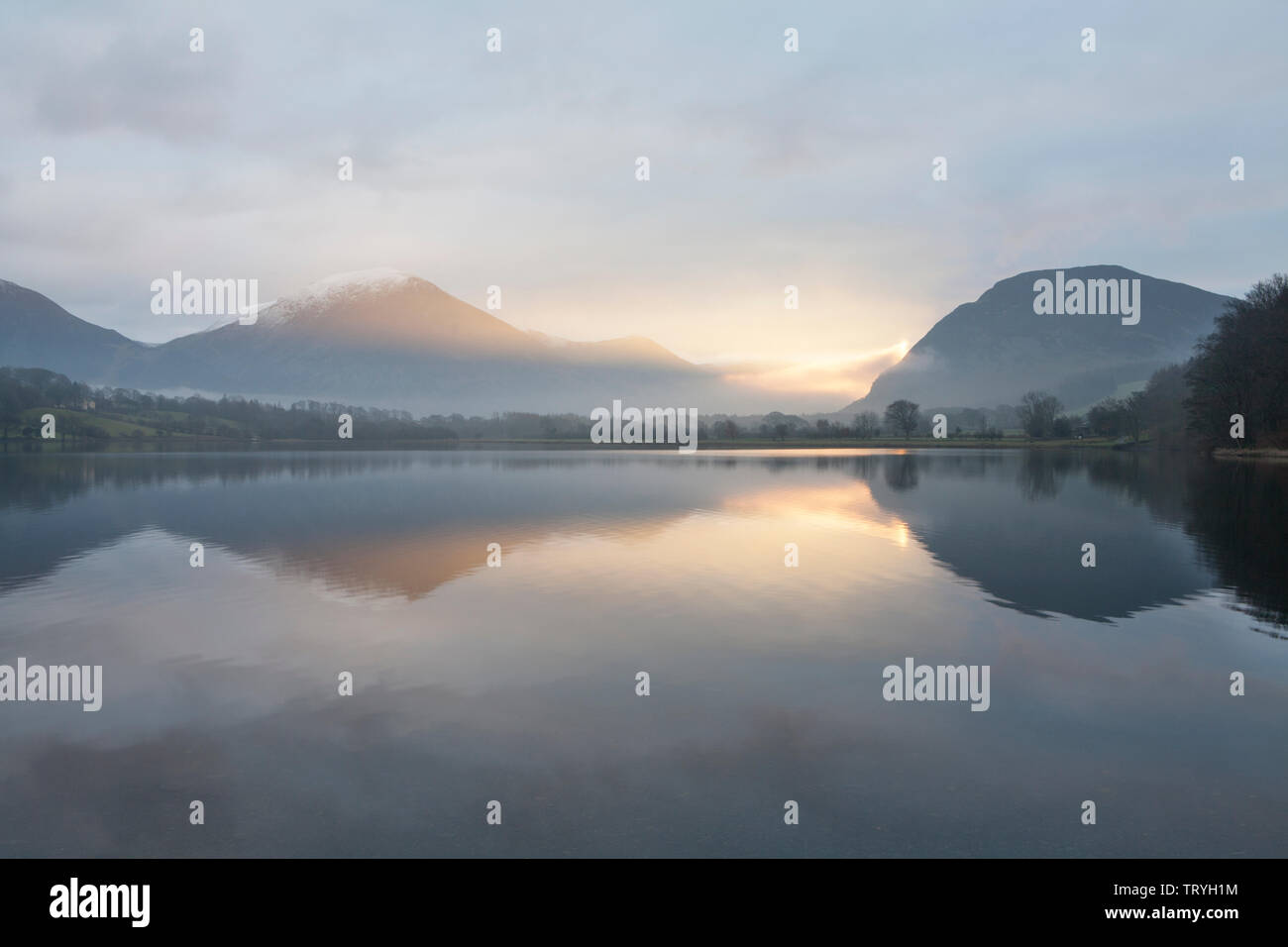 Sunrise over Loweswater, a lesser known lake is the Lake District ...