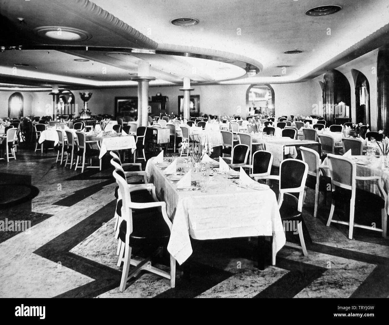 Dining saloon hi-res stock photography and images - Alamy