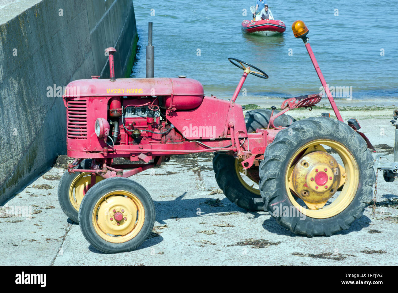 Massey harris pony tractor hi-res stock photography and images - Alamy