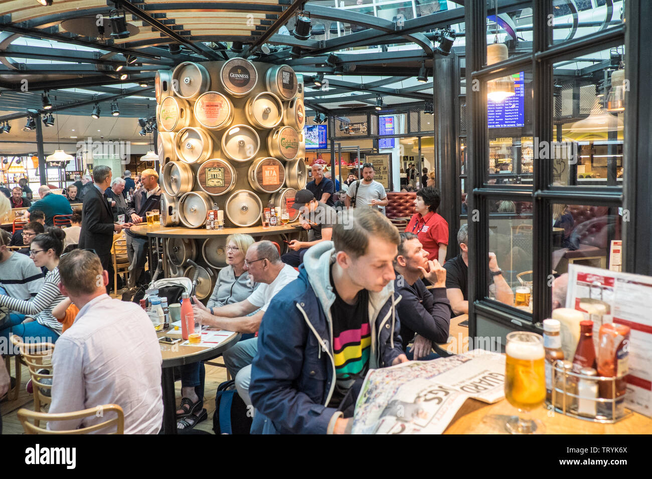 Airport pub manchester airport hi-res stock photography and images - Alamy
