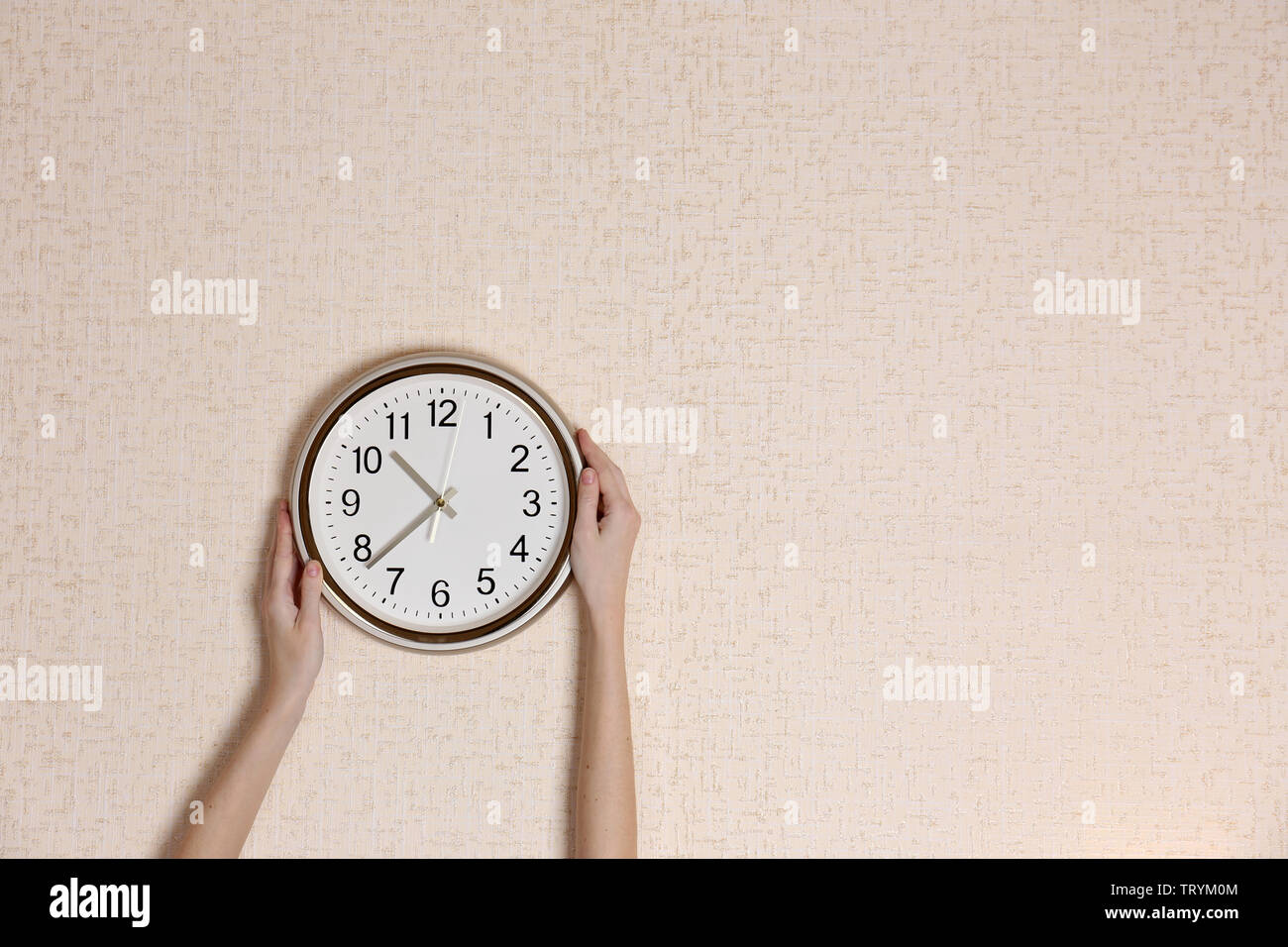 Clock on wall background Stock Photo - Alamy