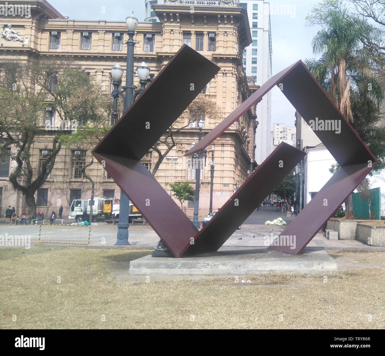 Diálogo sculpture, Franz Weissmann, Se square, Se, Downtown, São Paulo ...
