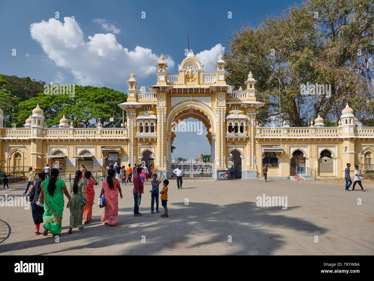 Indian palace gate hi-res stock photography and images - Alamy