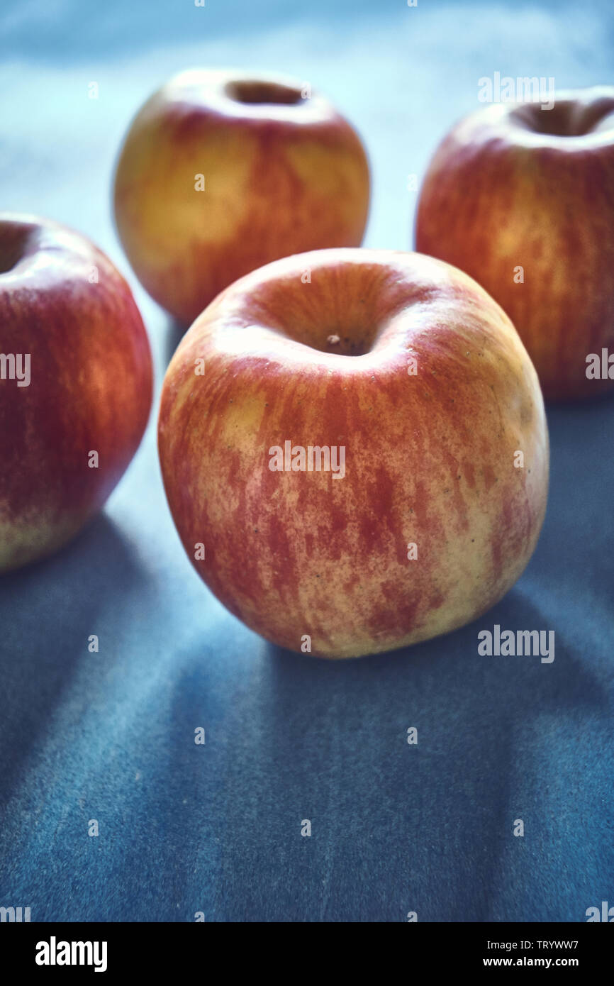 Wallpaper apples hi-res stock photography and images - Alamy