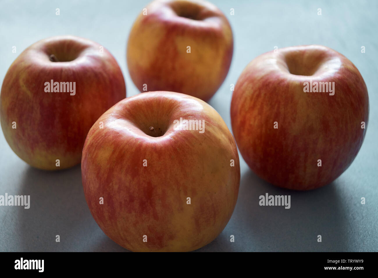 Wallpaper apples hi-res stock photography and images - Alamy
