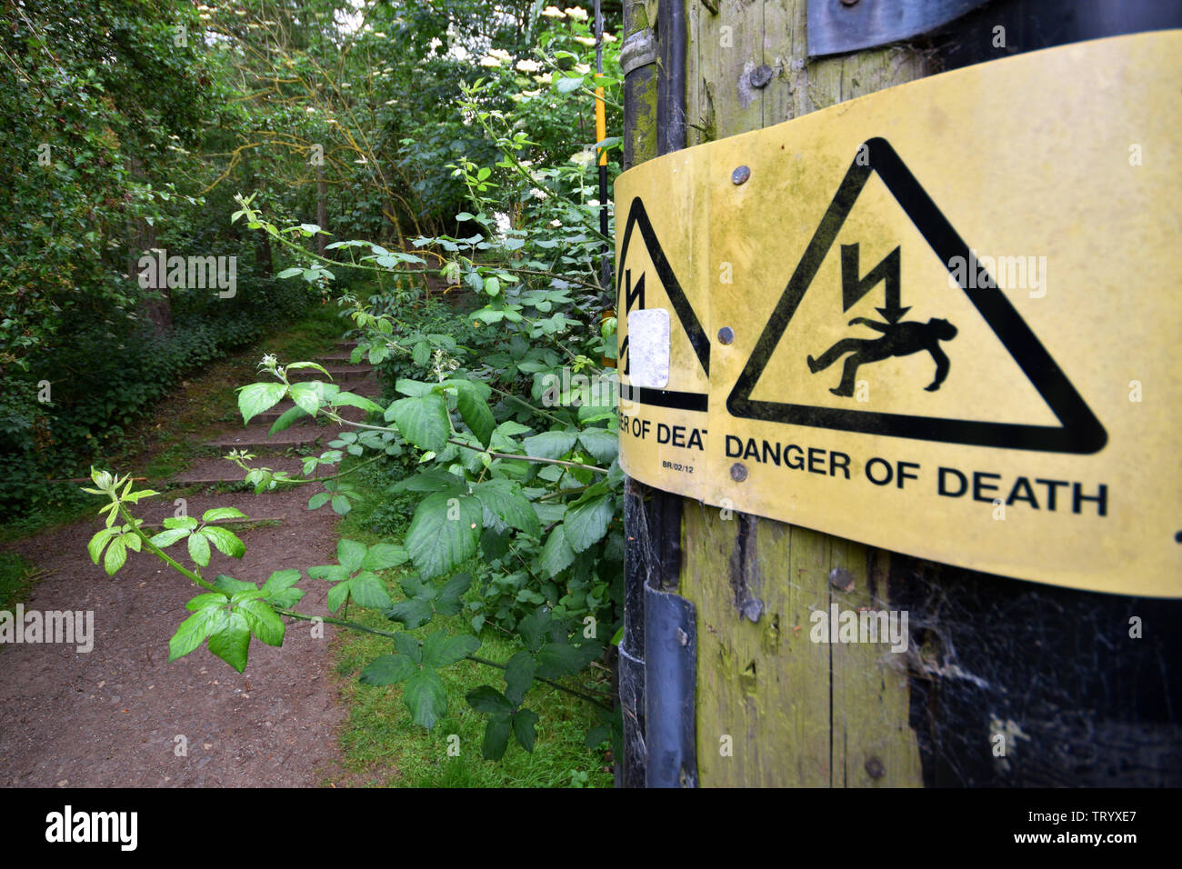 Graffiti warning sign hi-res stock photography and images - Alamy