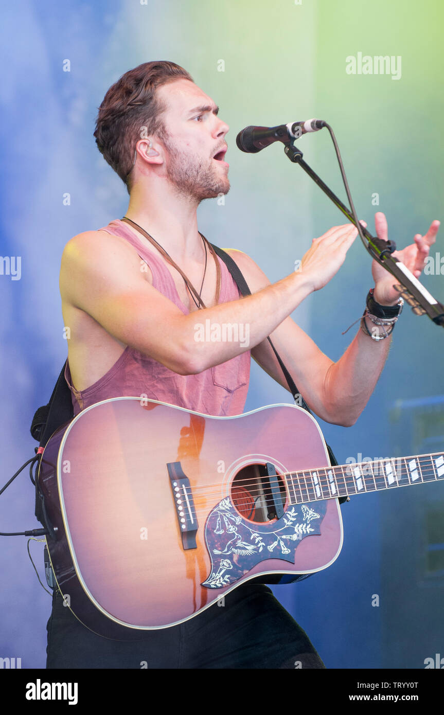 Andy brown singer songwriter hi-res stock photography and images - Alamy