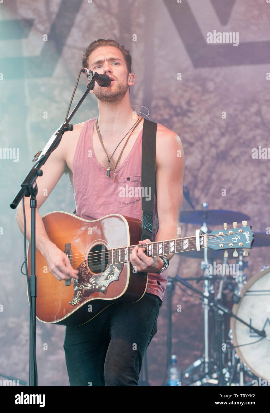 Andy brown singer songwriter hi-res stock photography and images - Alamy