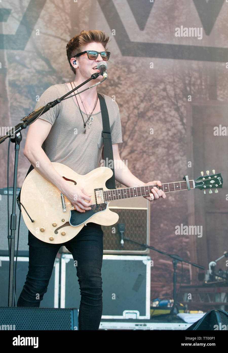 Ryan fletcher singer hi-res stock photography and images - Alamy