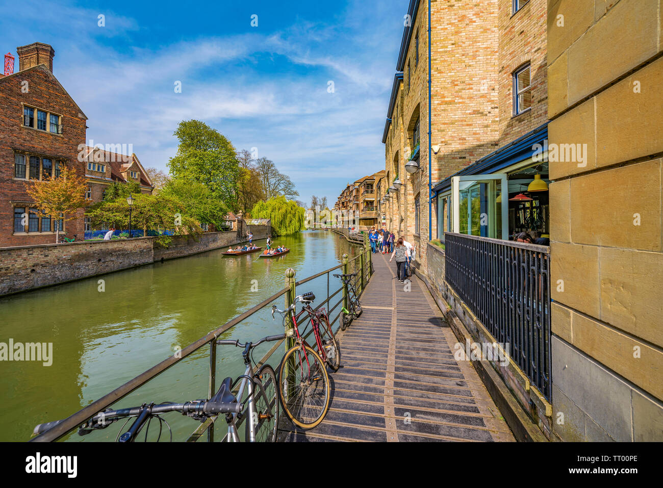 CAMBRIDGE, UNITED KINGDOM - APRIL 18: Riverside path in the town center ...