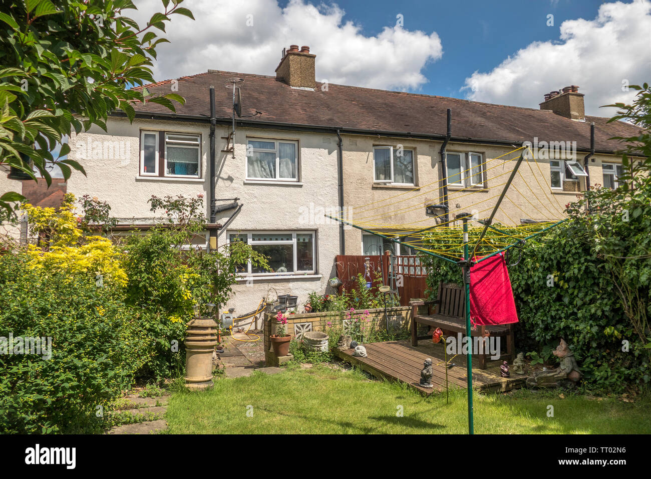 Detached House Uk Garden High Resolution Stock Photography and Images ...