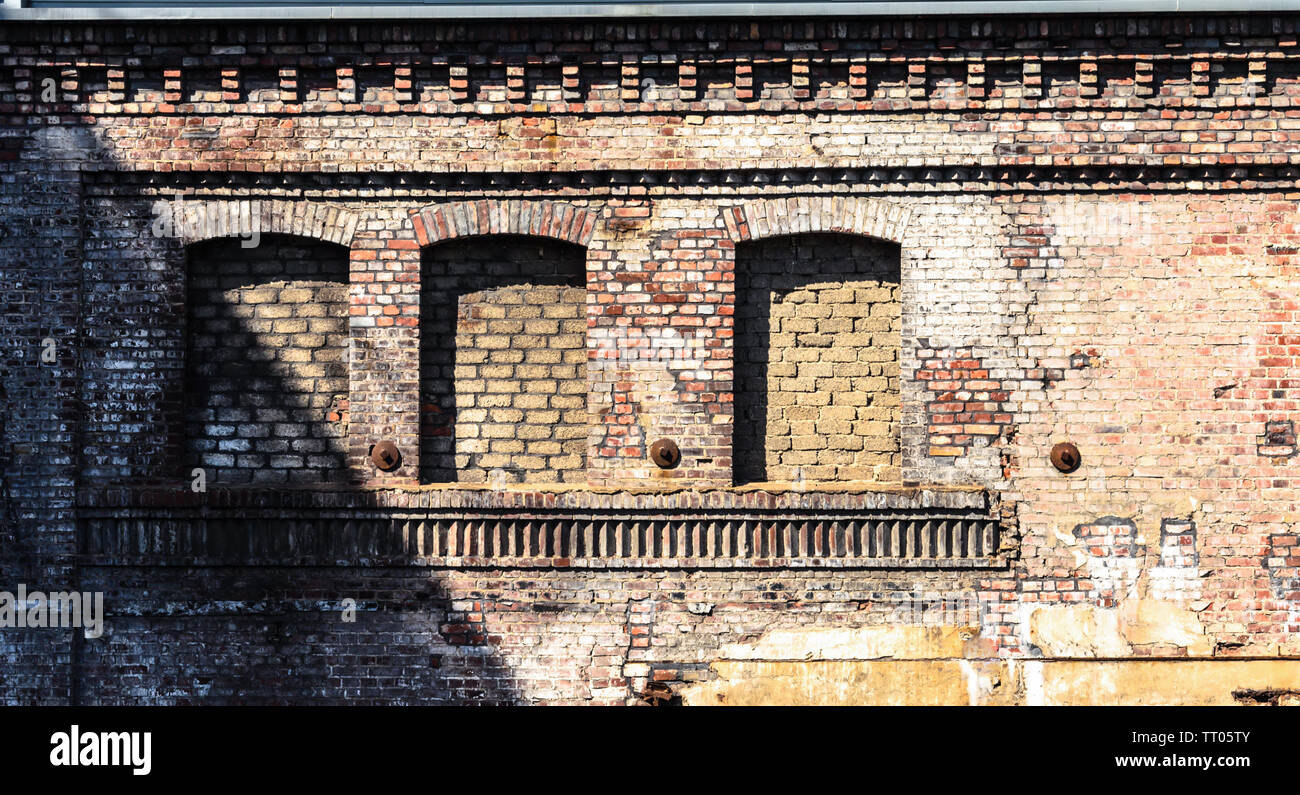 Old wall house building facade hi-res stock photography and images - Alamy