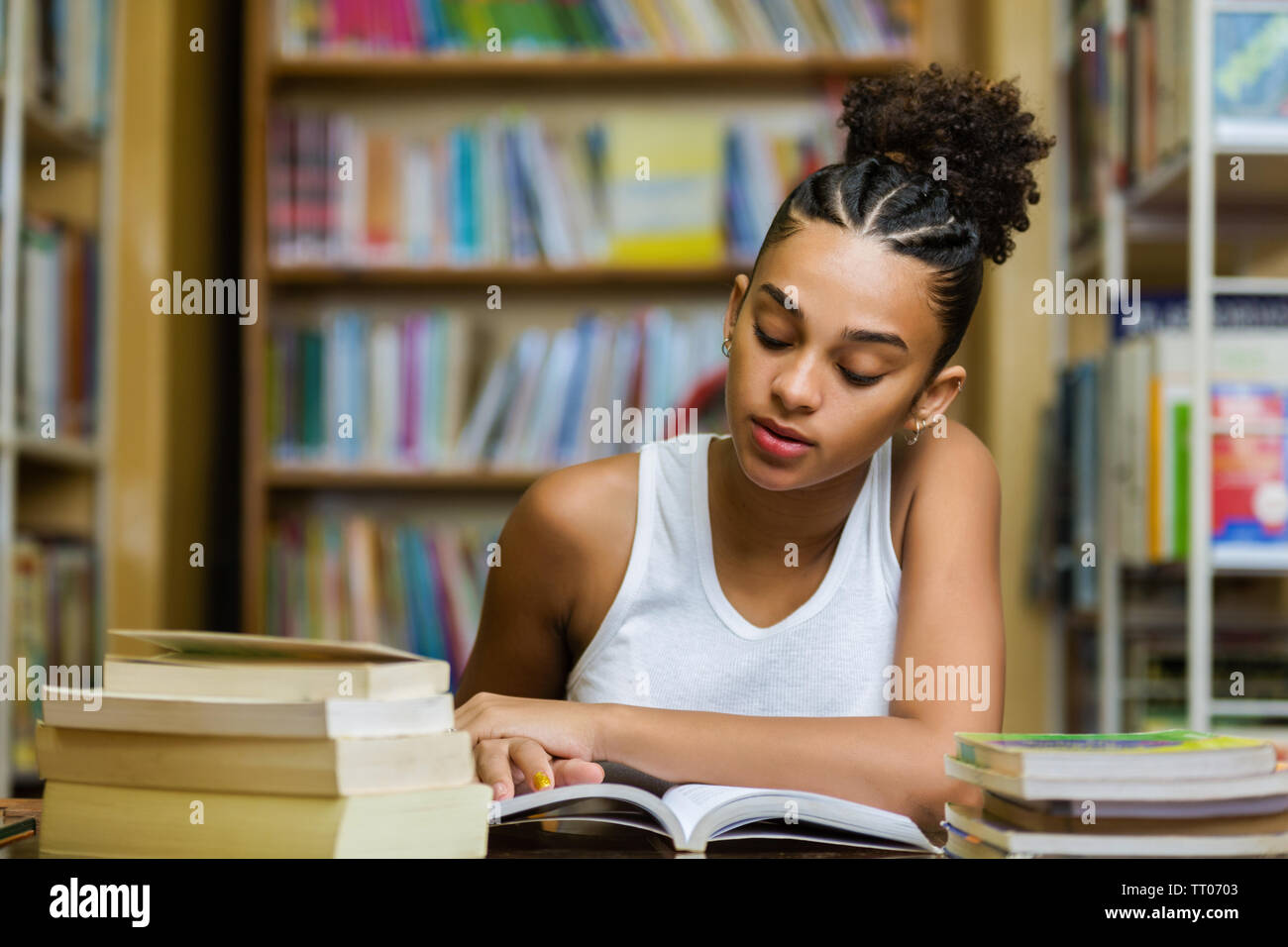 African american school girl library hi-res stock photography and ...