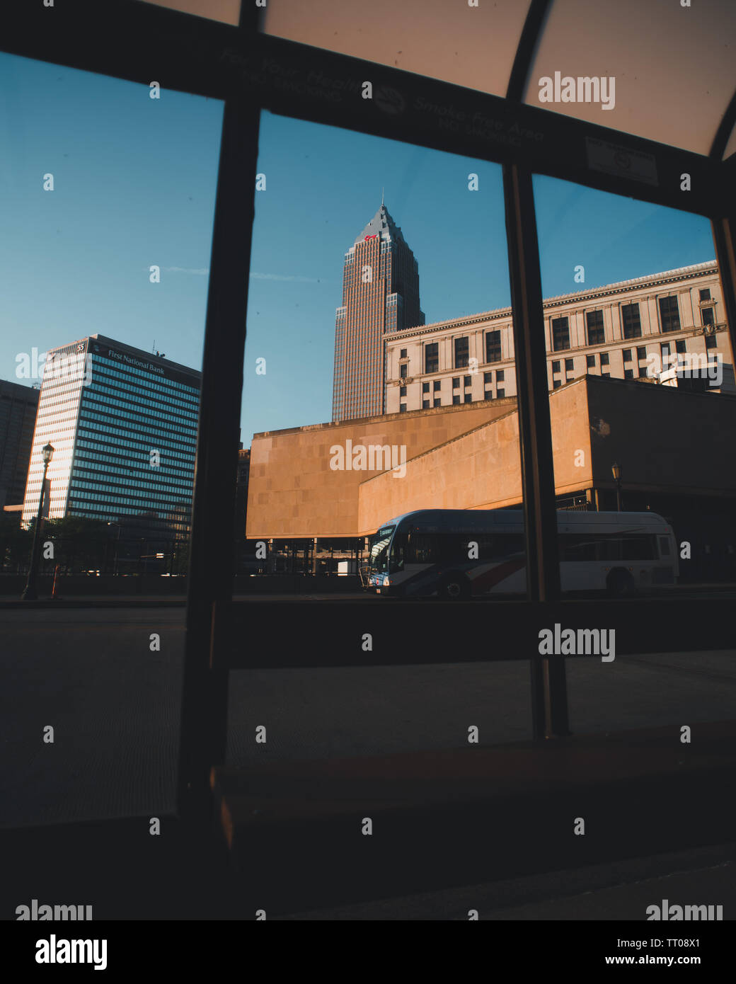 Tower river bus stop hi-res stock photography and images - Alamy