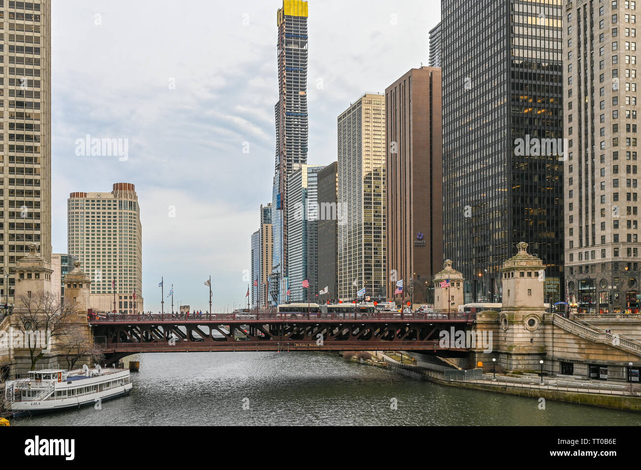 Chicago river and Michigan Avenue Bridge on a cloudy day in March 2019 ...