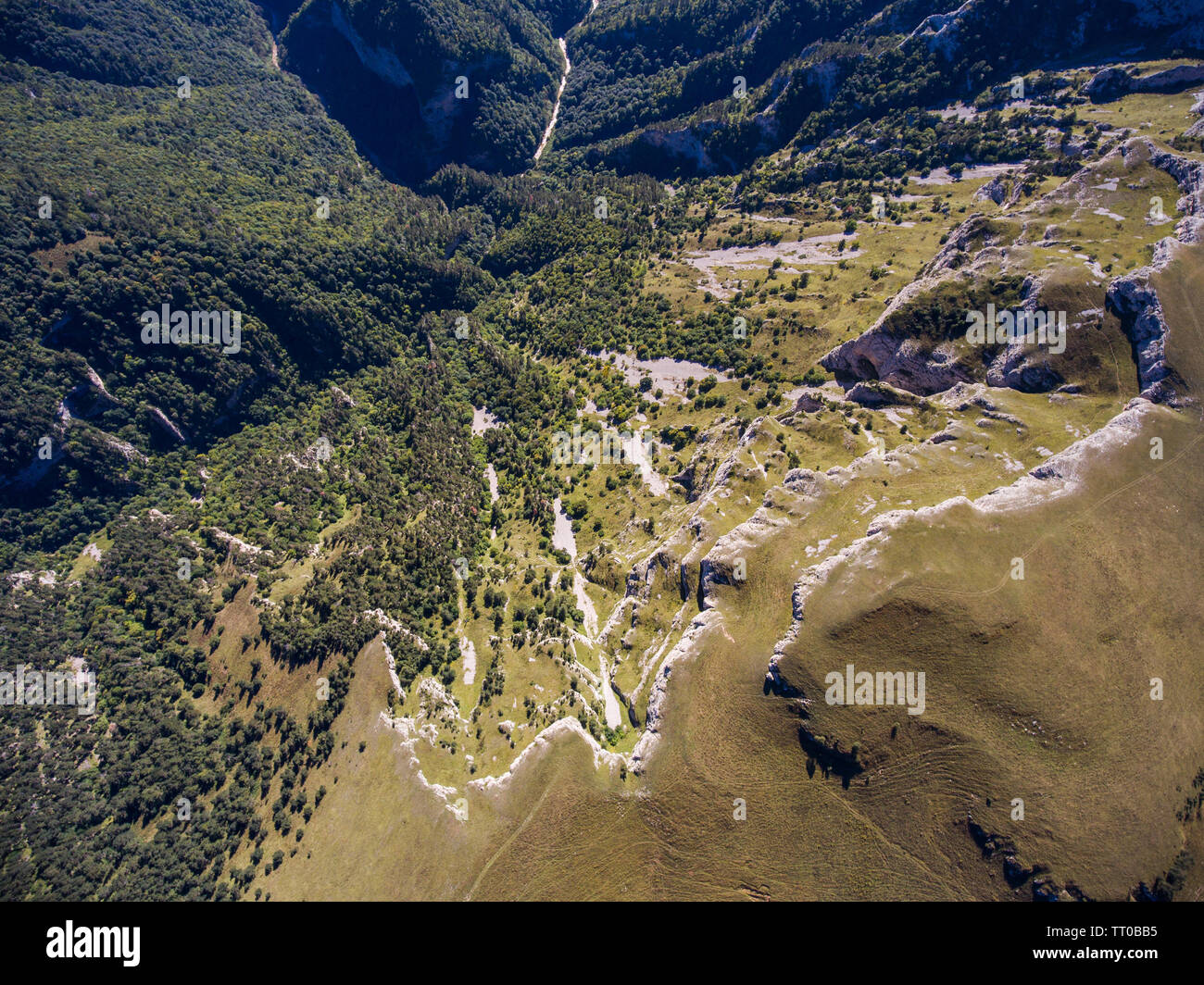 Picturesque view of a deep valley hi-res stock photography and images ...