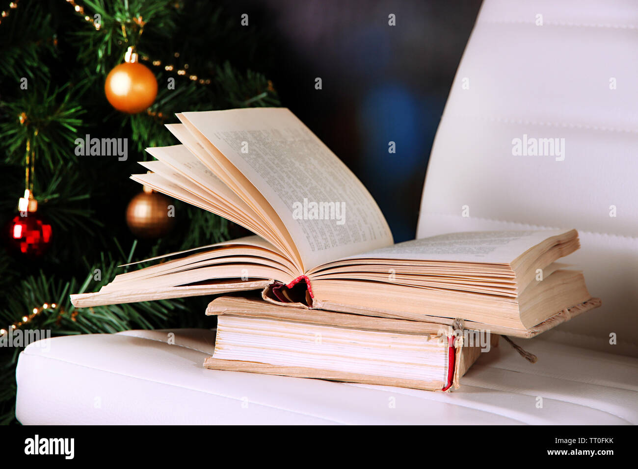 Christmas tree and books hi-res stock photography and images - Alamy