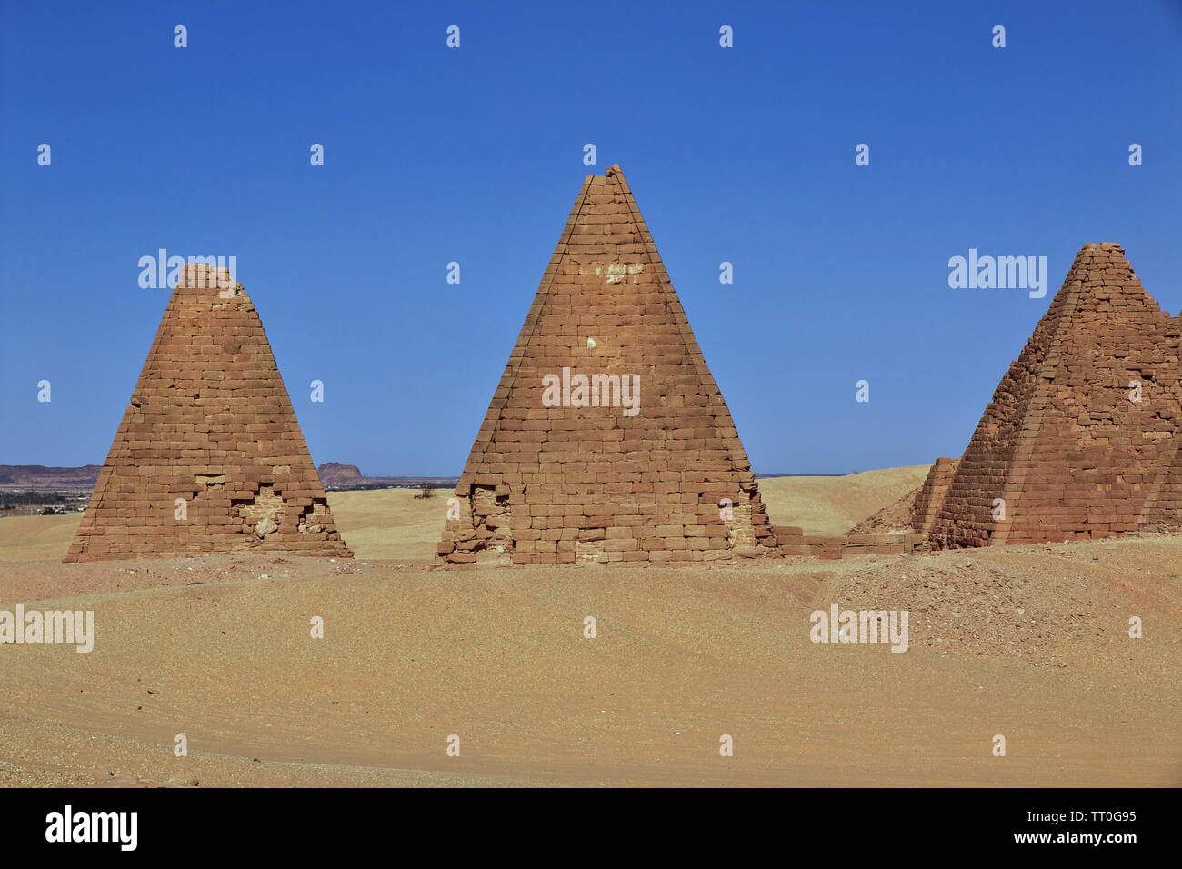 Pyramids of the ancient world in Sudan Stock Photo - Alamy
