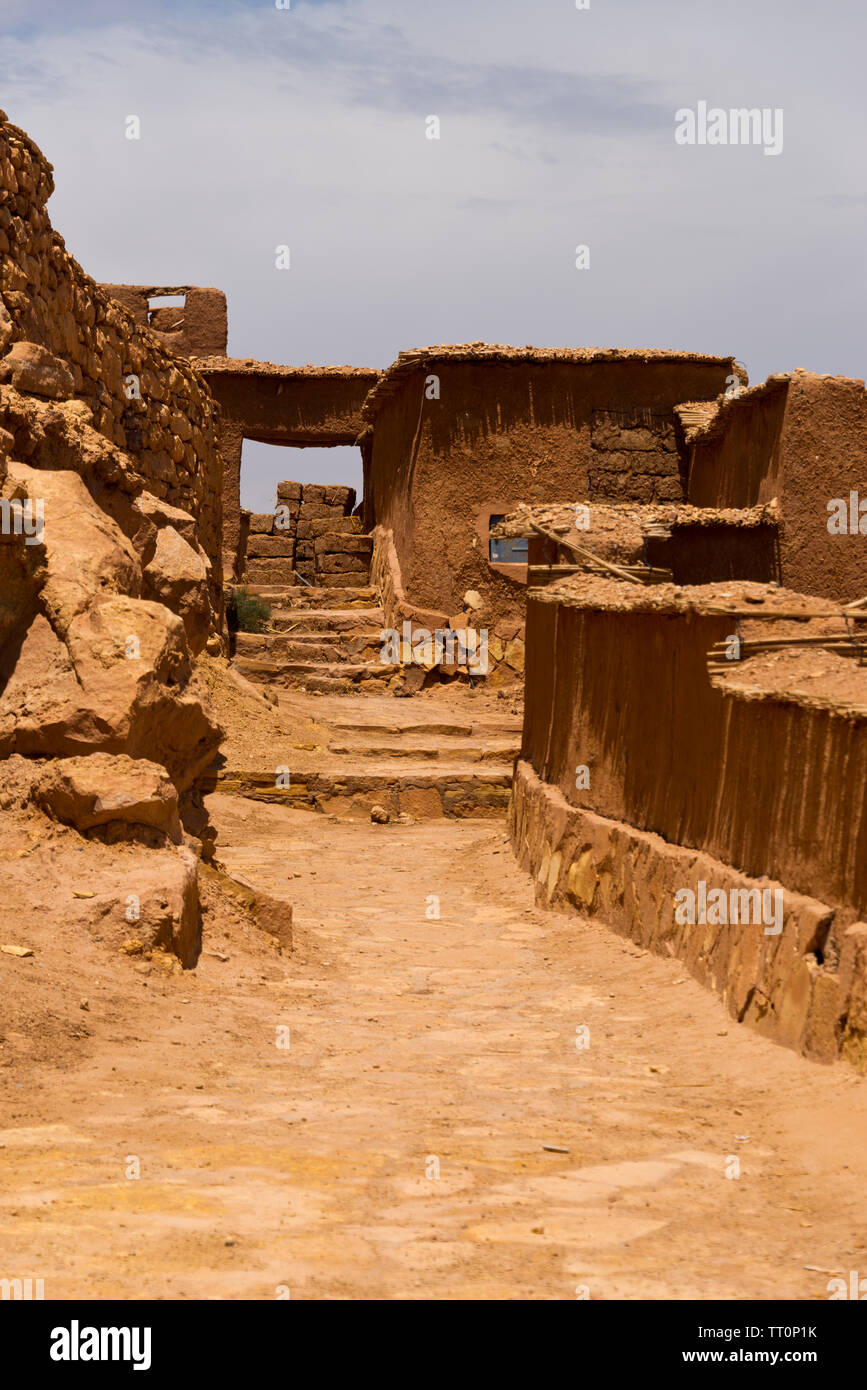 clay buildings in moroccan berber fortress Aït Benhaddou Stock Photo ...